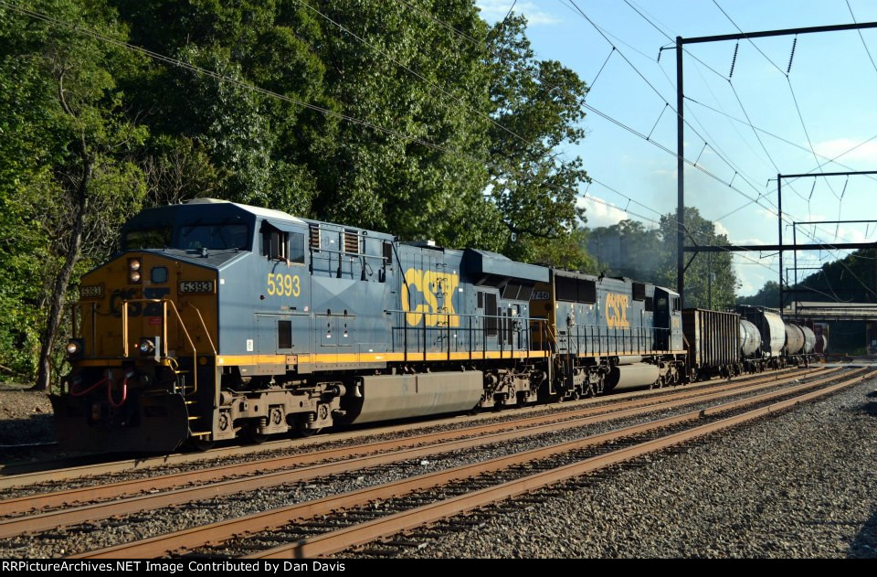 CSX ES40DC 5393 leads Q438-17